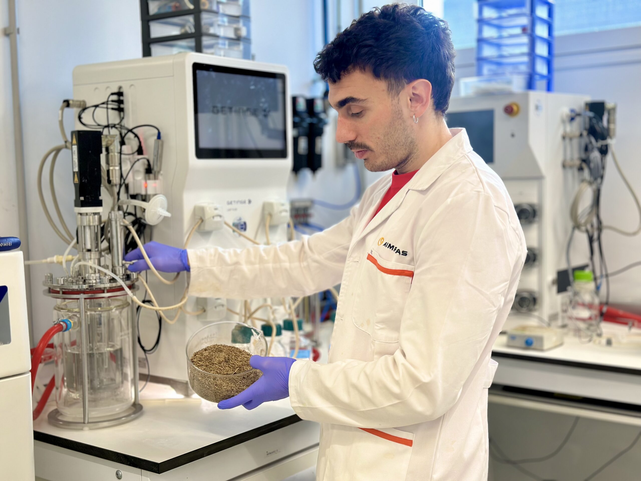 Un proyecto desarrolla procesos innovadores para fabricar bioplásticos ...